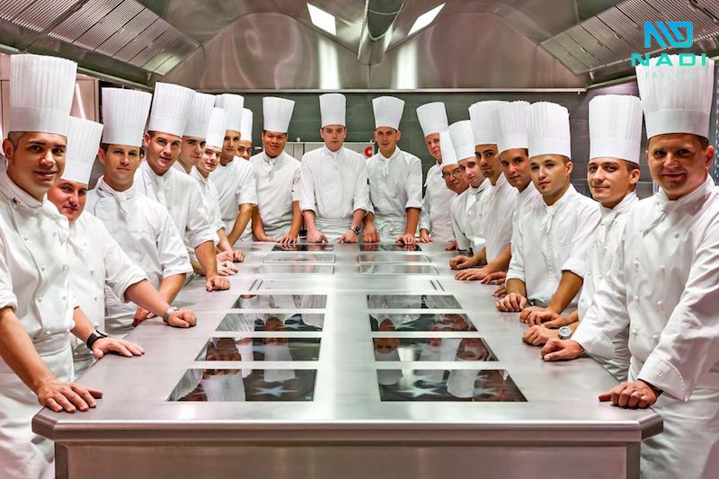 Những Quy Chuẩn Về Đồng Phục Và Mũ Bếp Nhà Hàng